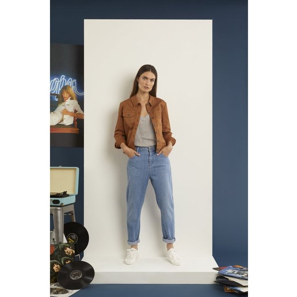 Qu’est-ce qu’un jean mom et comment le porter